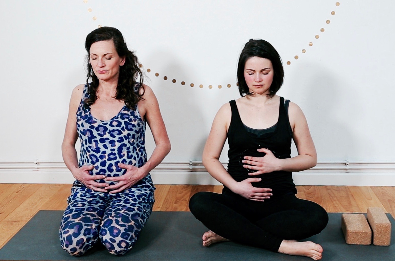 Mamasté bei Yoga Easy - Easy Yoga in der Schwangerschaft - Littleyears